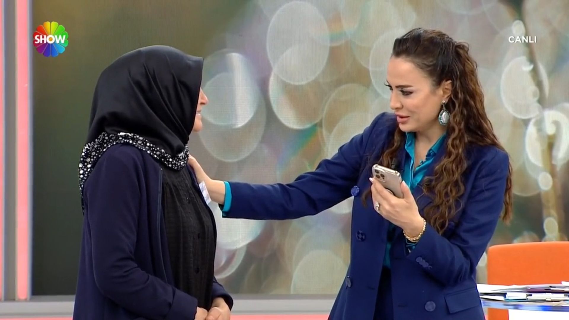 Didem Arslan Yılmaz bir aileyi daha evladına kavuşturdu! - Didem Arslan ...